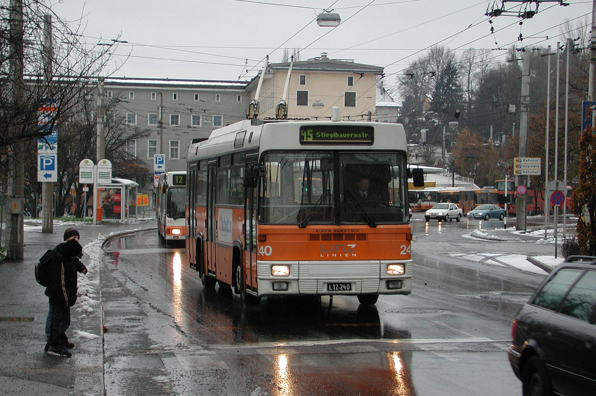 O-Bus trolley bus